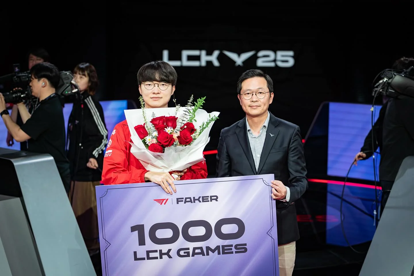 В честь Faker в Корее выпустят памятные медали. Мидер T1 первым сыграл 1000 игр в LCK | Industry ...