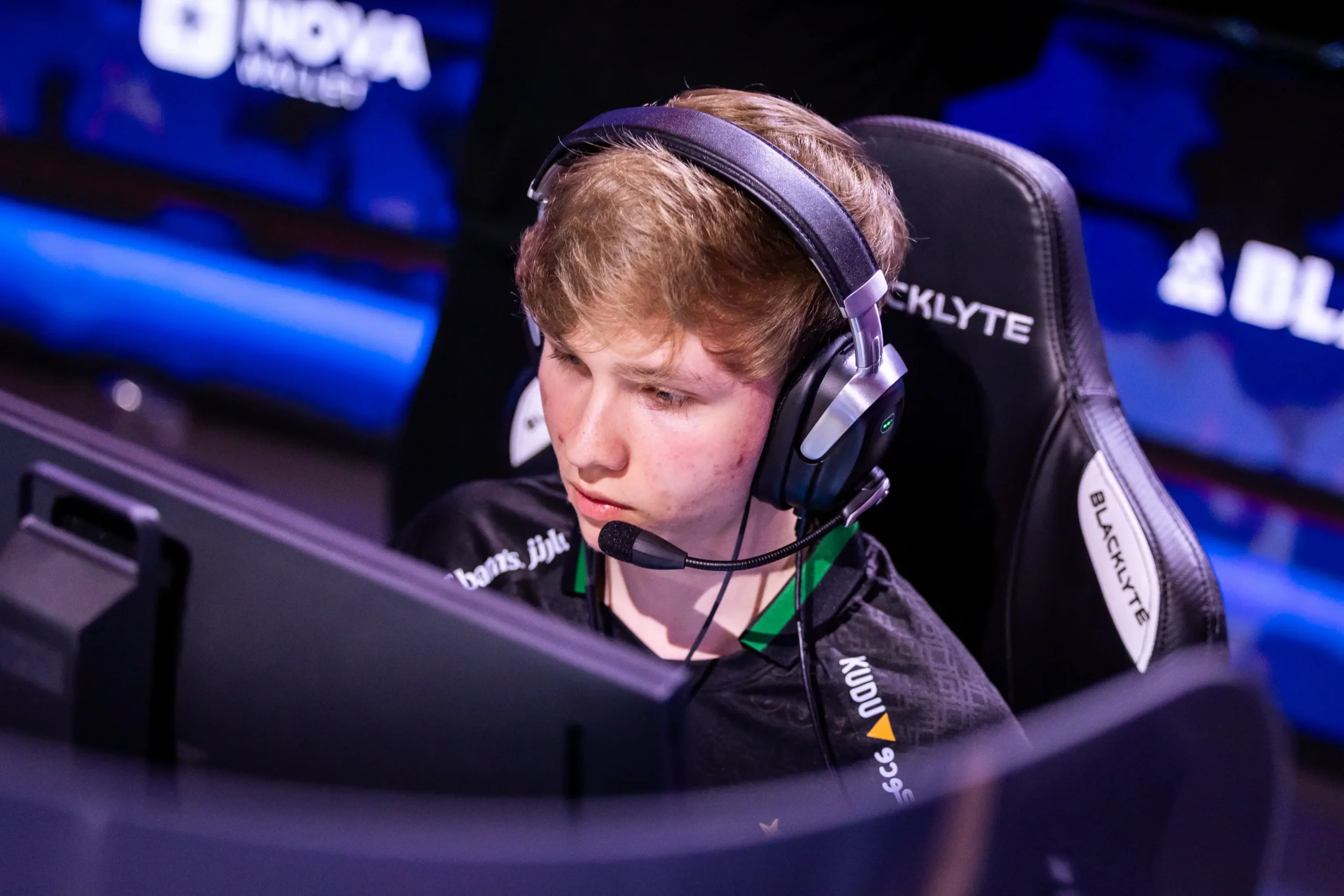 M0nesy сыграет с WH против 5 про-игроков в челлендже от Evelone192 | CS 2Taverna.gg